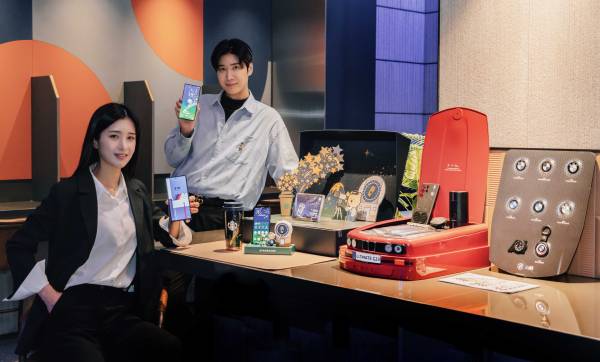 이코노미스트 - SKT, 스타벅스·BMW와 한정판 갤럭시S23 선보인다